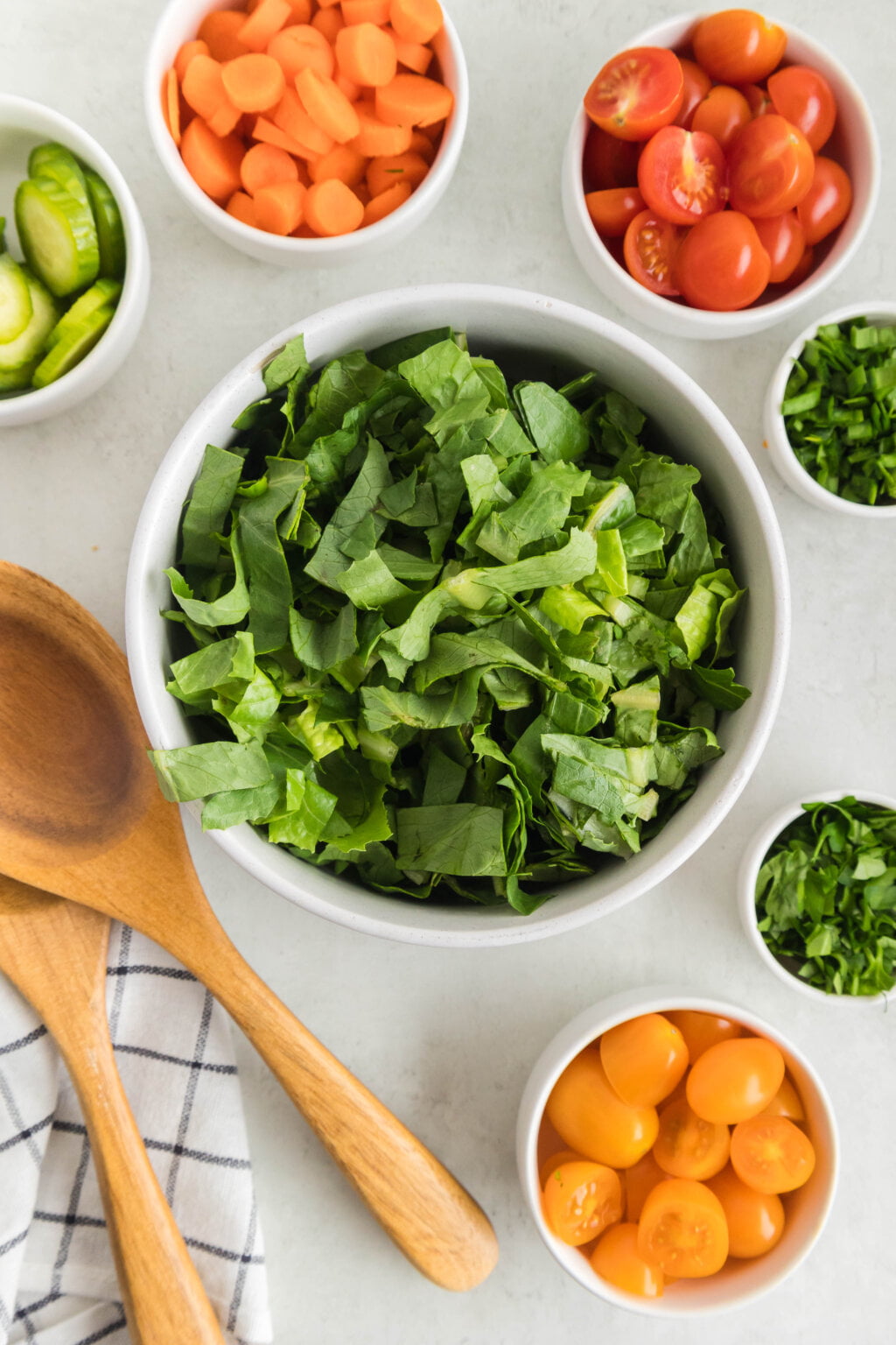10-Minute Garden Salad Recipe with a 4-Ingredient Vinaigrette ...